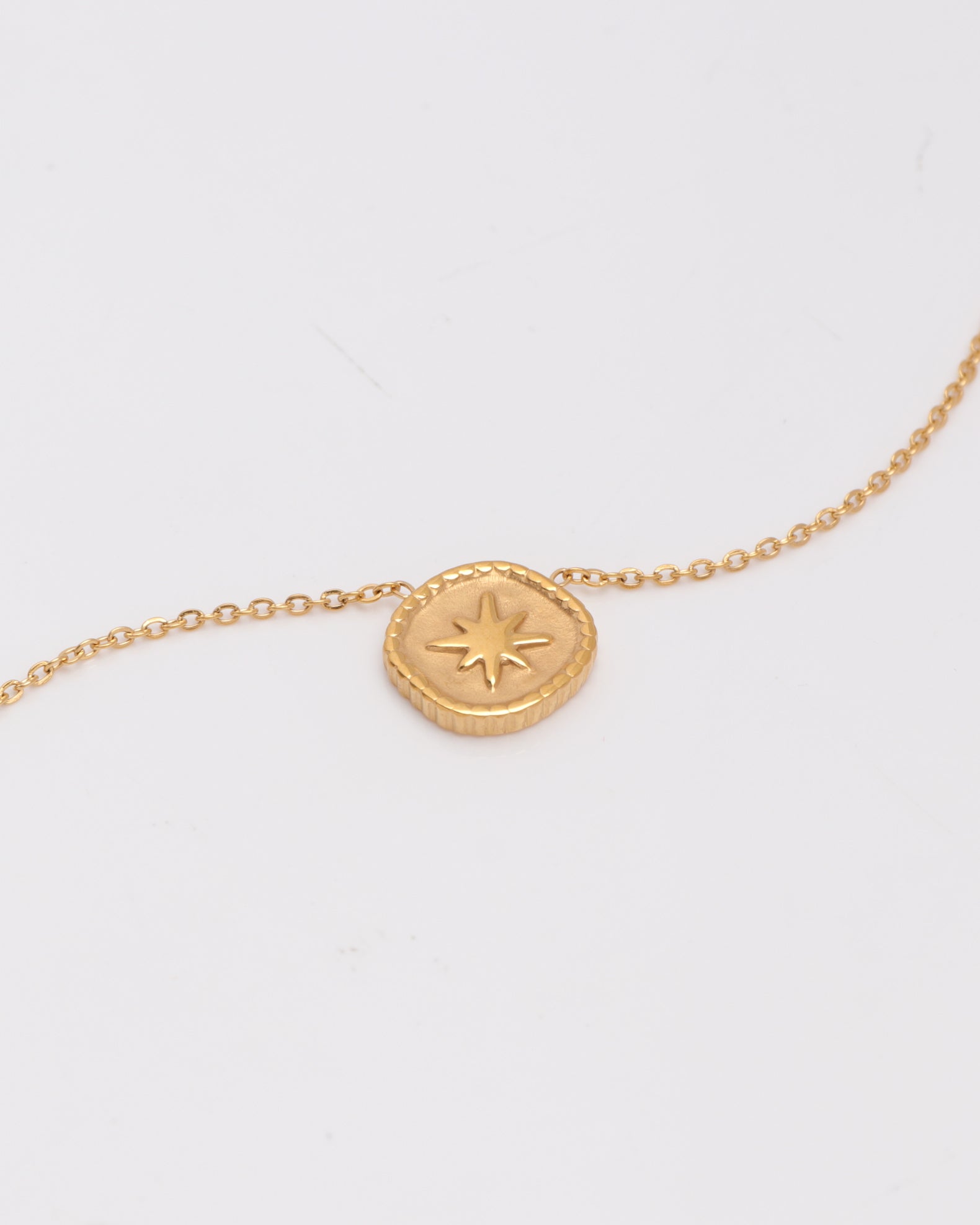 Stella Gold Star Necklace – HEYCHIC