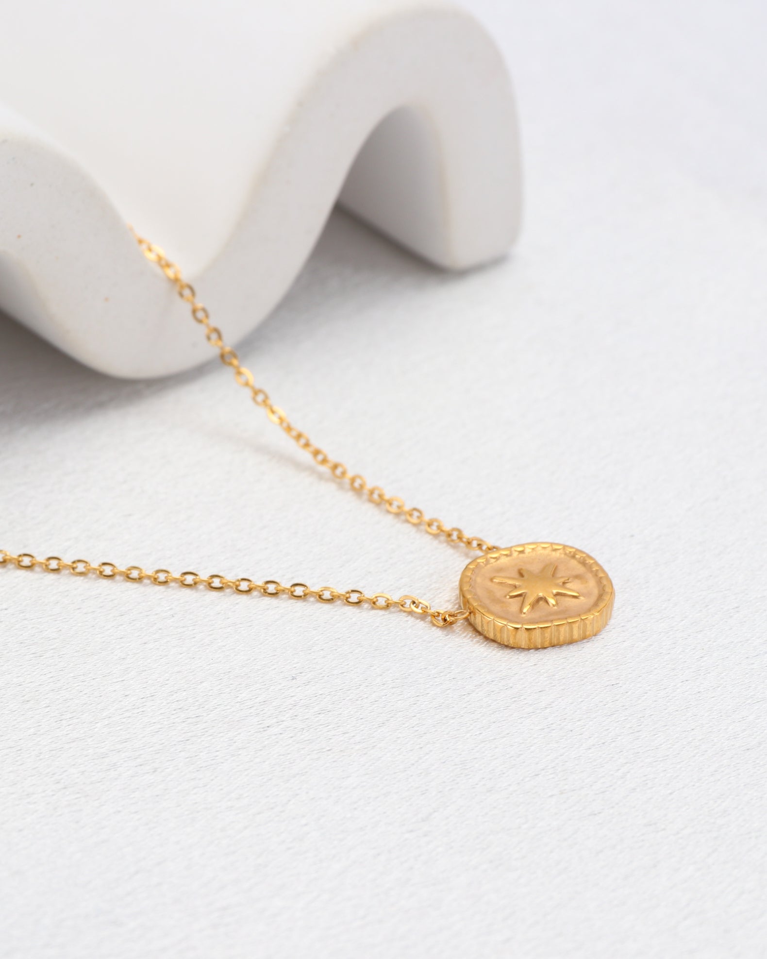 Stella Gold Star Necklace – HEYCHIC